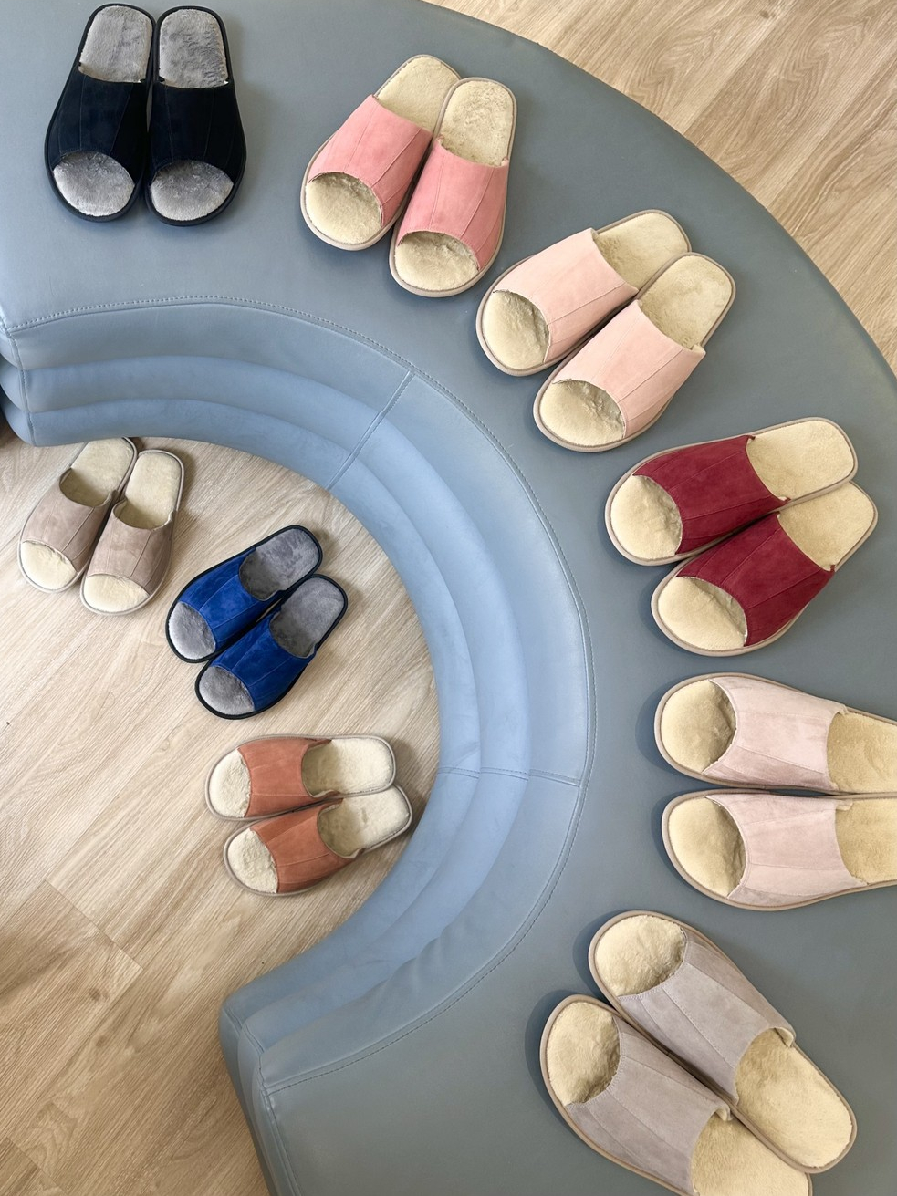 [พร้อมส่ง] Bloc B. FLUFFY SUEDE หนังกลับแกะแท้ home slippers - รองเท้า ...