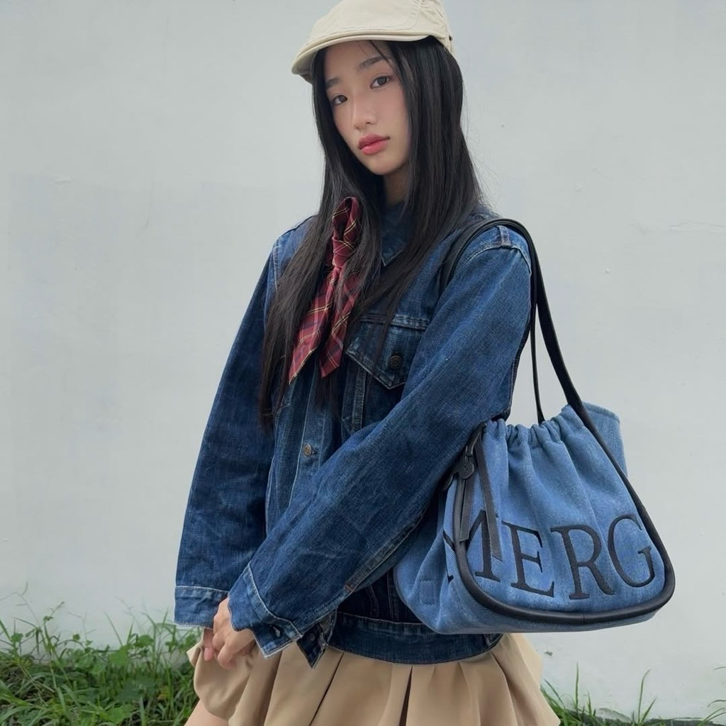 ของแท้พร้อมส่ง! กระเป๋า MERGE A Day Bag Medium (Black & Ivory & Smoky Denim) ลิขสิทธิ์แท้ 100% ...