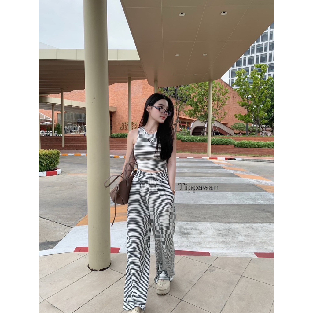 Phapassz - set2ชิ้น เสื้อกล้ามครอปแขนกุด ปักอกTW ลายทางพร้อมกางเกงขายาวเอวสูงปริ๊ด #Tippawan ...