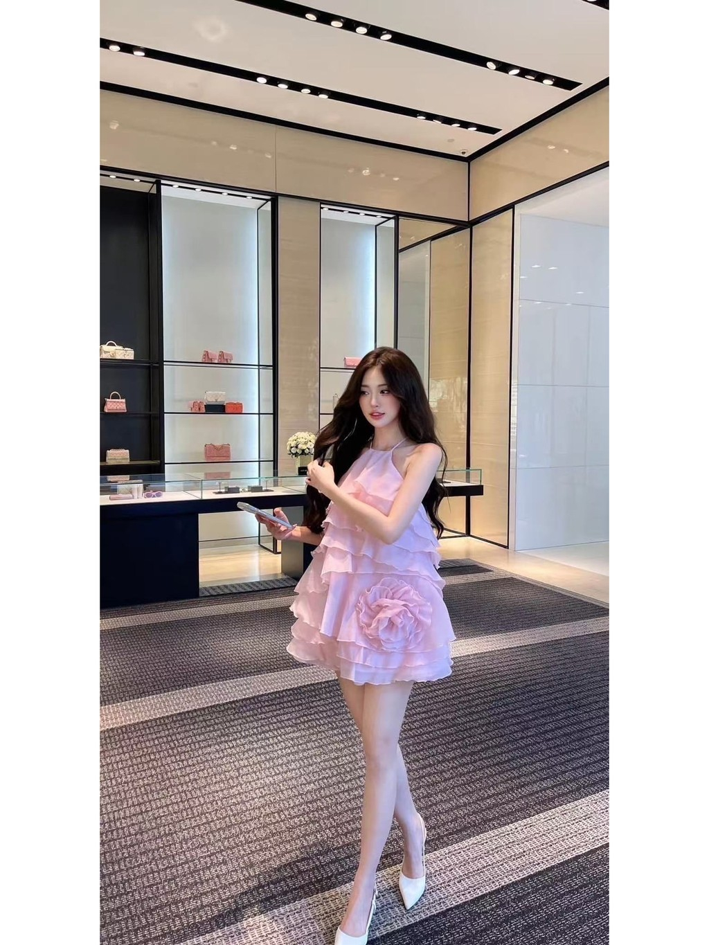 CODE-D CLOSETS | มินิเดรส ทรงโอเวอร์ไซด์นิดๆ ดีเทลแต่งสายผูกคอ ดีไซน์แต่งระบายเป็นชั้นๆ ทั้งตัว ...