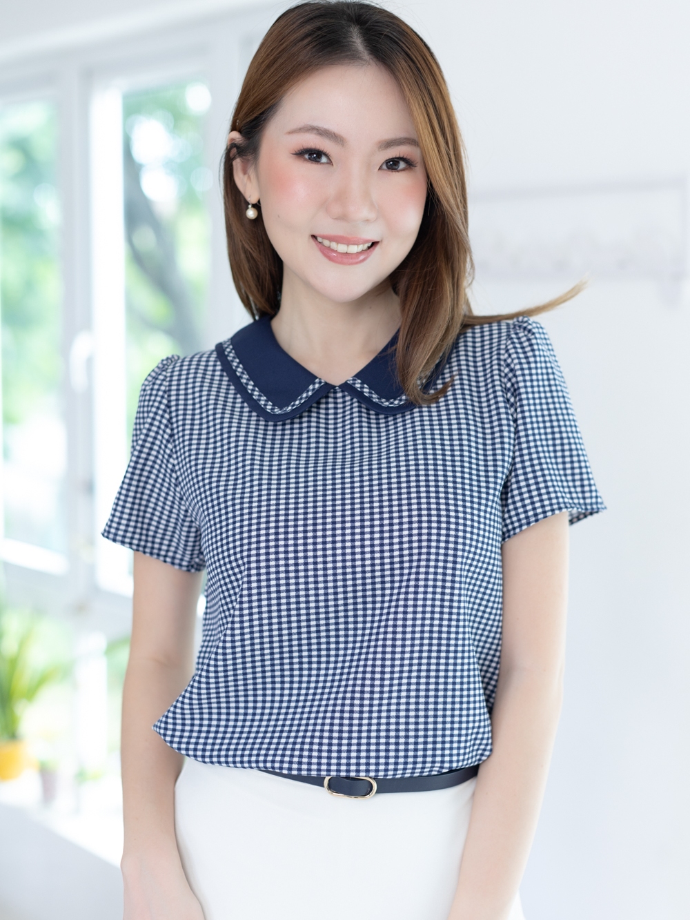 Narinari : MT4101 Trimmed Peter Pan Collar Blouse – Navy Blue Gingham | Shopee Thailand