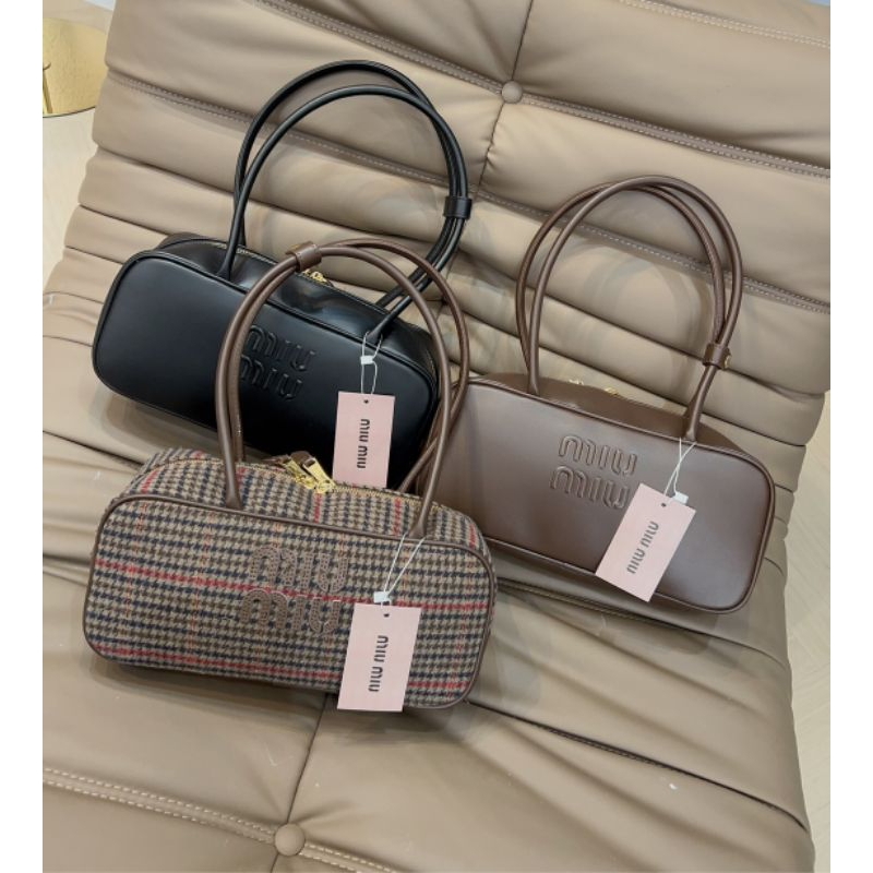 MIUMIUกระเป๋าหูยาว ฮิตตลาดแตก ราคาพุ่งไปไกลแล้วตอนนี้ 1:1 ชนช้อป ...