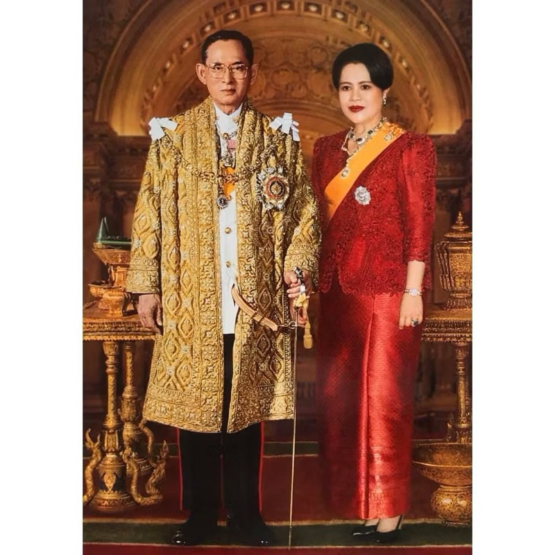 ภาพ ร.9 พระราชินี ภาพติดผนังเพื่อสักการะบูชาขนาดภาพ 20x30นิ้ว หรือ ( 51 ...