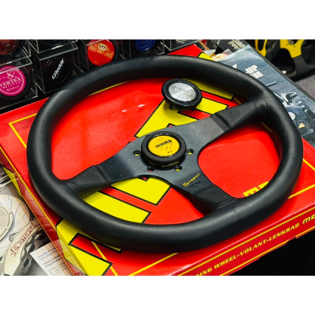 พวงมาลัย Steering wheel Momo D35 Sport 350mm. แท้มือสอง หนังใหม่ สภาพโคตรดี พร้อมแตร ตรงรุ่นยอดอ ...