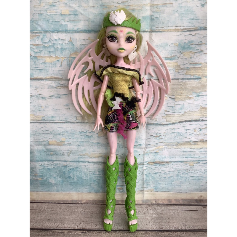 Monster high Basty สภาพเก่าค่ะ | Shopee Thailand