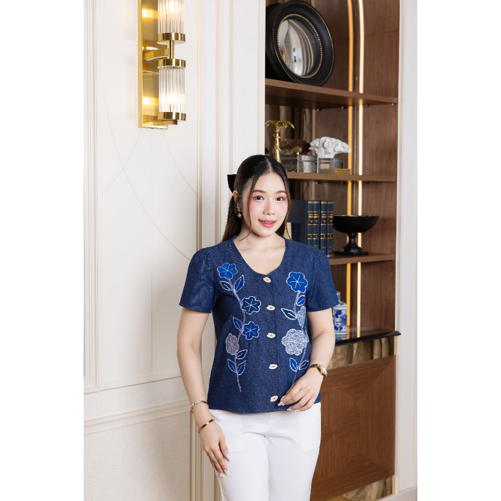 Glucoat | [T374] เสื้อสียีนส์ ปักดอกไม้ กระดุมหน้าใช้งานได้ | Shopee Thailand