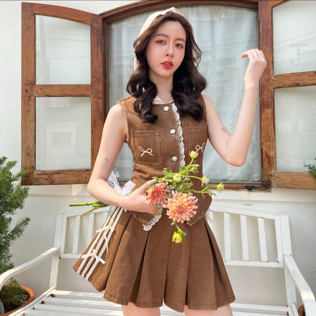 BELLITA BRAND เซ็ทกระโปรงยีนส์ฮู้ดลูกไม้เสื้อกระดุมหน้า ชุดเซ็ทน่ารัก ปักโบว์ | Shopee Thailand