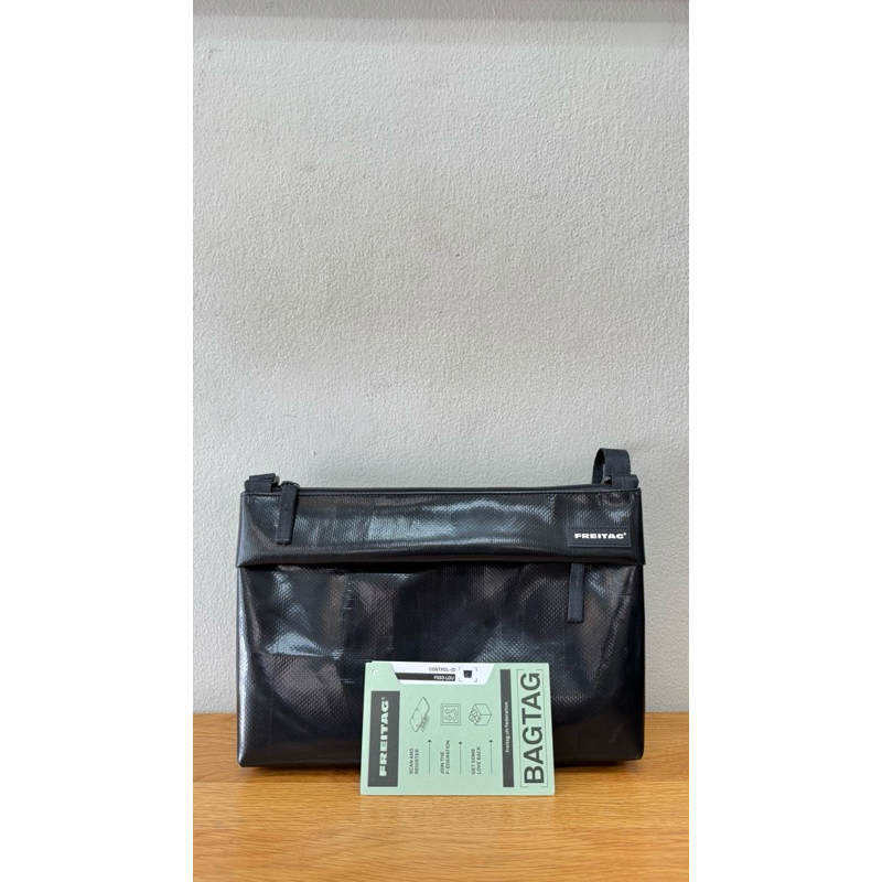 FREITAG F553 LOU ((สีดำสวยน๊ะ)) | Shopee Thailand