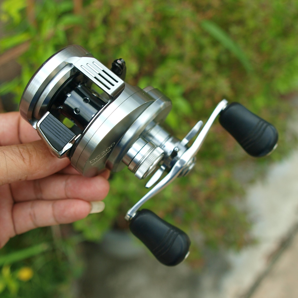SHIMANO CALCUTTA CONQUEST DC 200 หมุนขวา มือสอง | Shopee Thailand