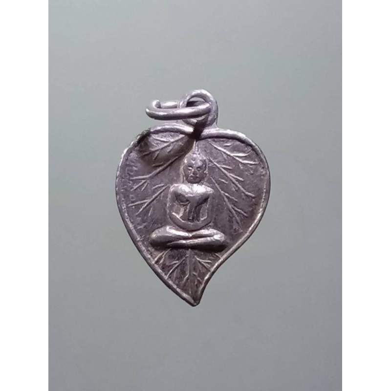 Antig Plus 1556 เหรียญพระพุทธโสธร พิมพ์ใบโพธิ์ หลวงพ่อดิ่ง วัดบางวัว จังหวัดฉะเชิงเทรา เหรียญนี้ ...