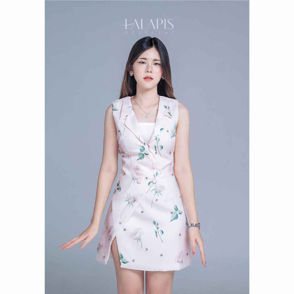 [LALAPIS] มินิเดรส ลายลักซ์ชัวรี่โรส คอปกทรงสูทลึก ประดับด้วยเพชร สไตล์ ...