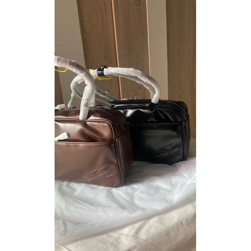 (preorder) crying center bag ใช้โค้ดลด 30% สูงสุด 1000 | Shopee Thailand