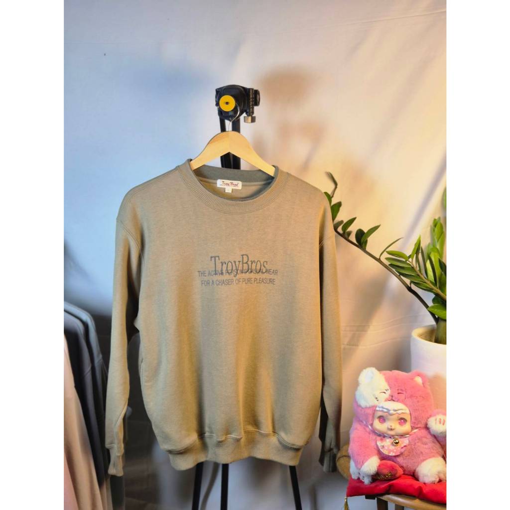 เสื้อสเวตเตอร์จากแบรนด์ Troy Bros (ไซต์L) มือสอง แท้ | Shopee Thailand