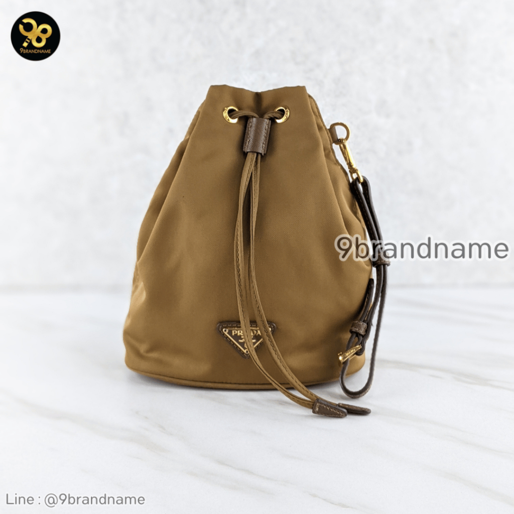 Prada Nylon drawstring pouch Tessuto ปี 2017 มือสอง ก่อนสั่งซื้อทักแชท ...