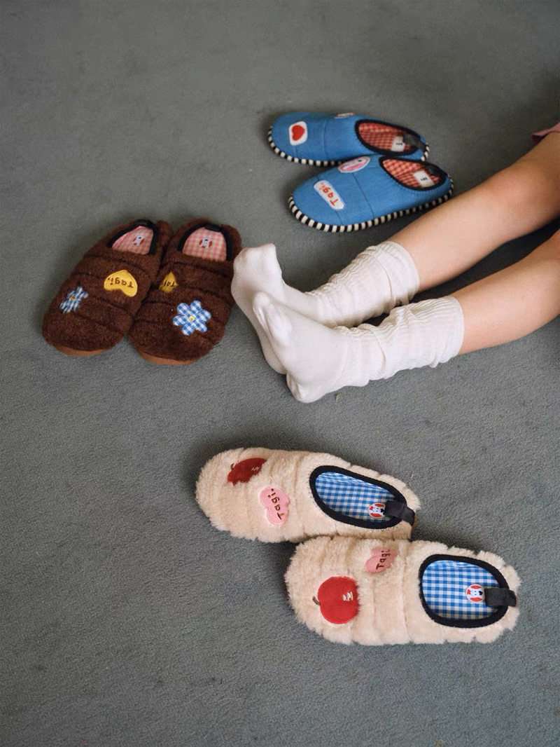 (PRE-ORDER) Tagi. Cowboy & Apple Slippers (แท้ 100%) | Shopee Thailand