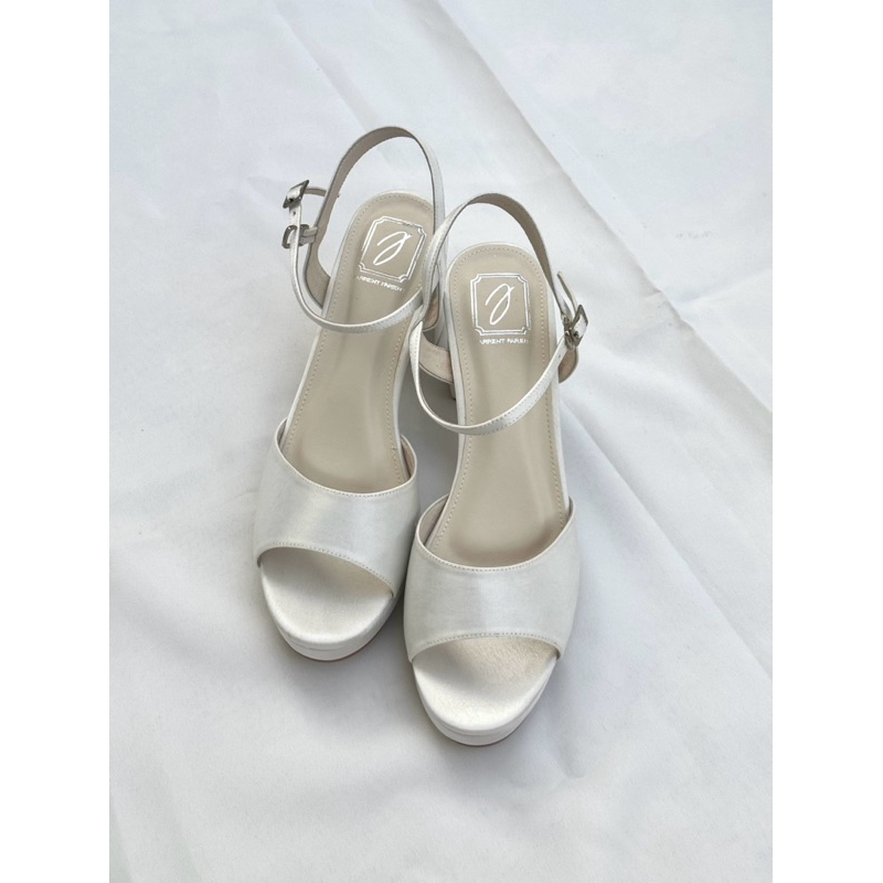 รองเท้าเจ้าสาว farrent farent รุ่น clear สีขาวซาติน | Shopee Thailand