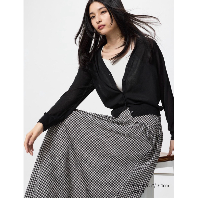 SW32 เสื้อคาร์ดิแกนบาง คอวี น้ำหนักเบา GU สีดำ ไซส์ Lอก42“ | Shopee ...