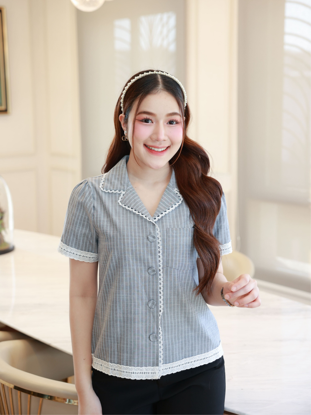 Glucoat | [T332] เสื้อคอปกลายริ้วสีเทา กระเป๋าหน้า แต่งขอบเทปลูกไม้ | Shopee Thailand