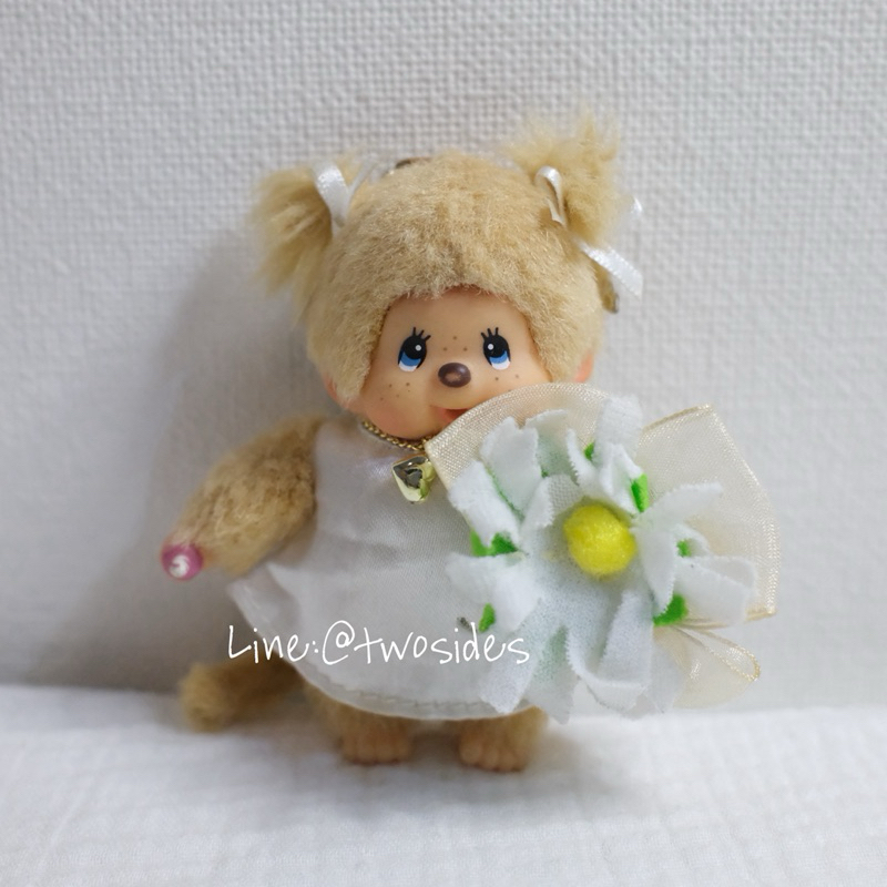 พวงกุญแจม่อนชิชิ monchhichi มอนชิชิ ohana batake monchhichi ดอกไม้ชุดขาว (มีตำหนิ) | Shopee Thailand