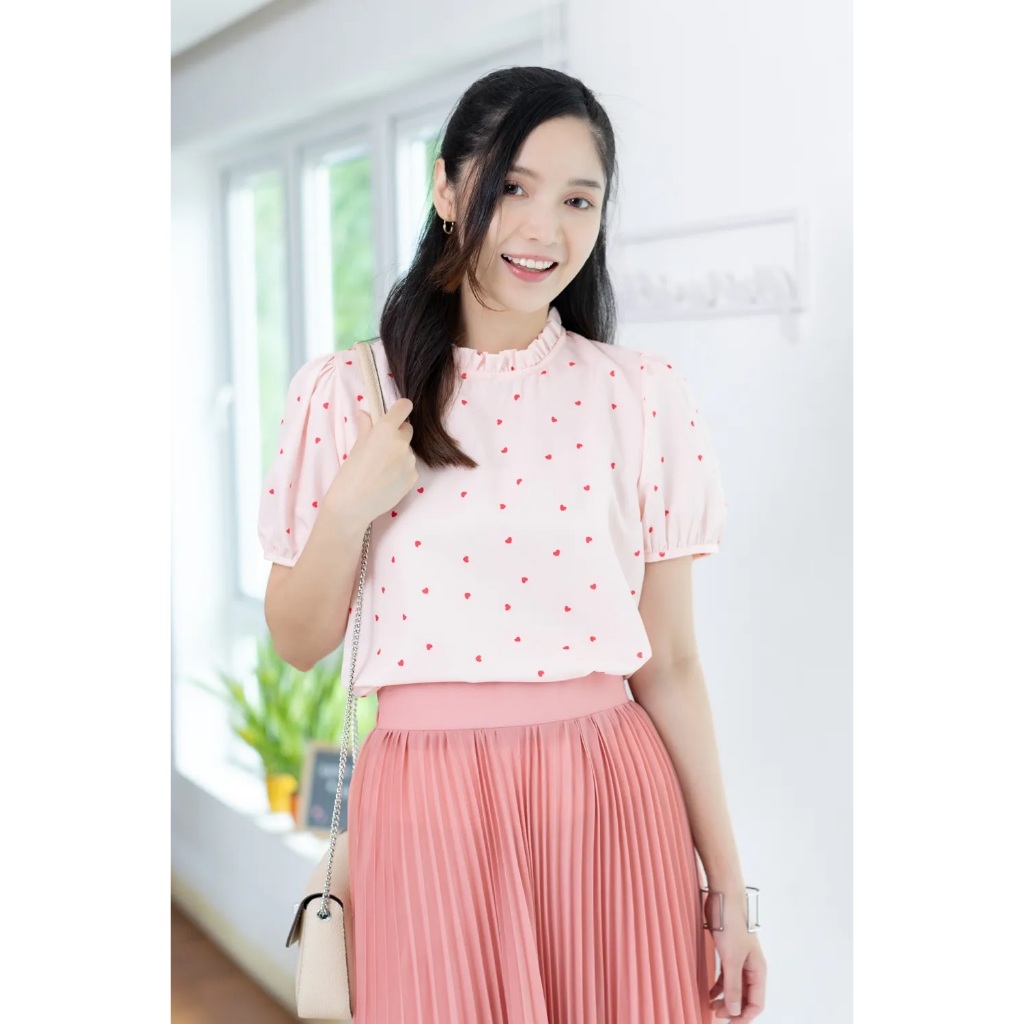 Narinari : MT2710 Ruff Collar Textured Blouse เสื้อทำงานแขนสั้น เนื้อผ้าเก๋ | Shopee Thailand