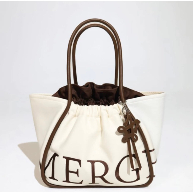 ใหม่! Merge A Day Bag’ กระเป๋า Tote Bag รุ่น ใหม่สีน้ำตาล จาก Merge ...