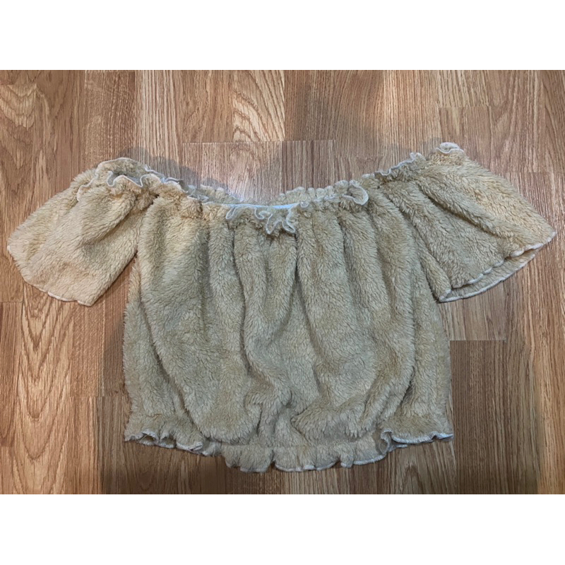 เสื้อครอปปาดไหล่ผ้าขนนุ่มนิ่ม งานป้าย Chanok อก 36-40 ความยาว 12 ...