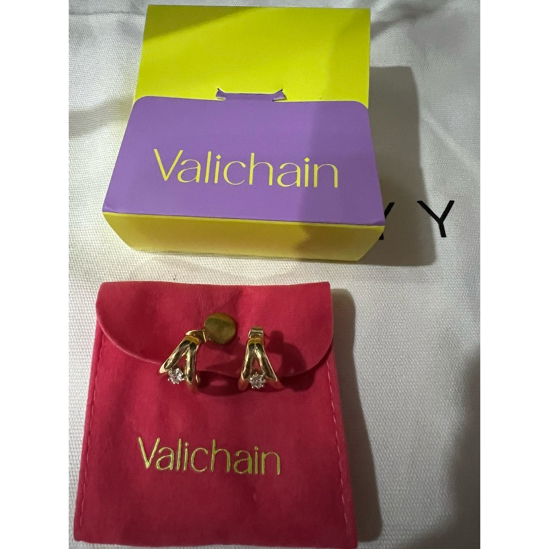 Valichain ต่างหูรูปครึ่งหัวใจ มือสอง สภาพใหม่ ไม่เคยใช้งาน แค่ลอง ...