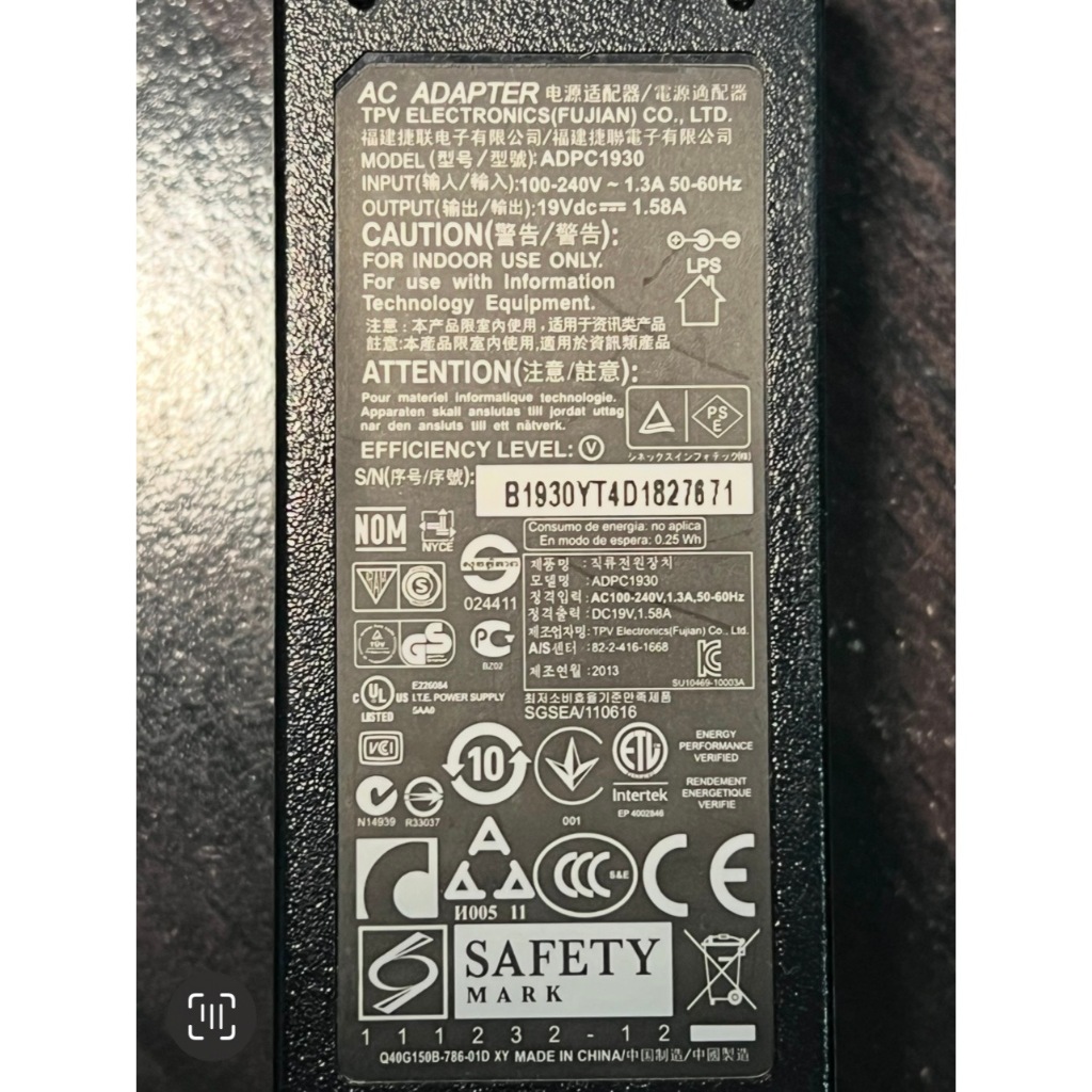 AC ADAPTER INPUT:100-240V〜1.3A 50-60Hz OUTPUT:19Vdc1.58A มือสอง ...