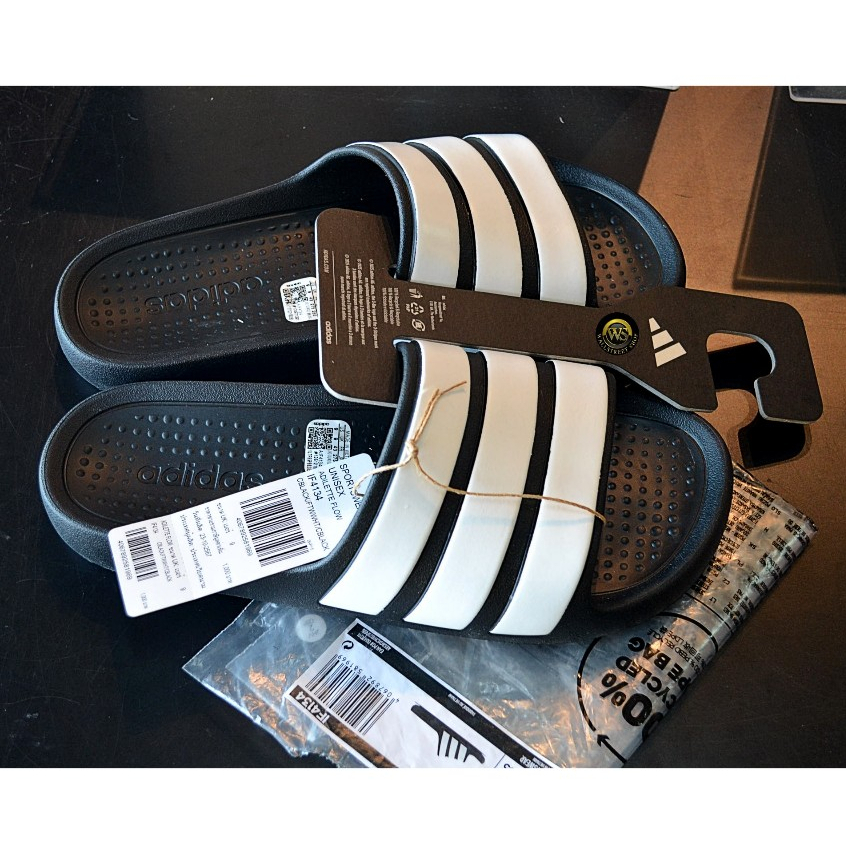 รองเท้าแตะผู้ชายแบบสวม สินค้าลิขสิทธ์แท้ Adilette Flow Slides IF4134 ...