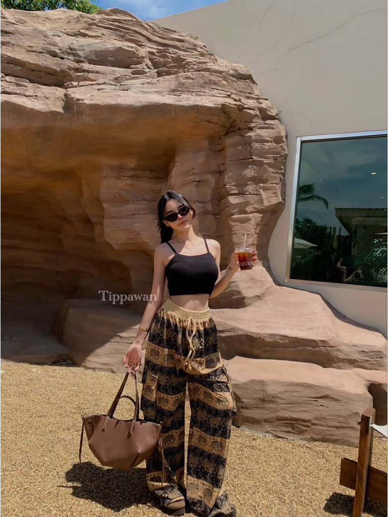 #Tippawan Set น้องช้างมากับเสื้อสายเดี่ยว ลงตัวดีมากๆ ใส่ไม่มีเบื่อ ทรงกางเกงใหญ่ ใส่ผ้าแบบจัด ...