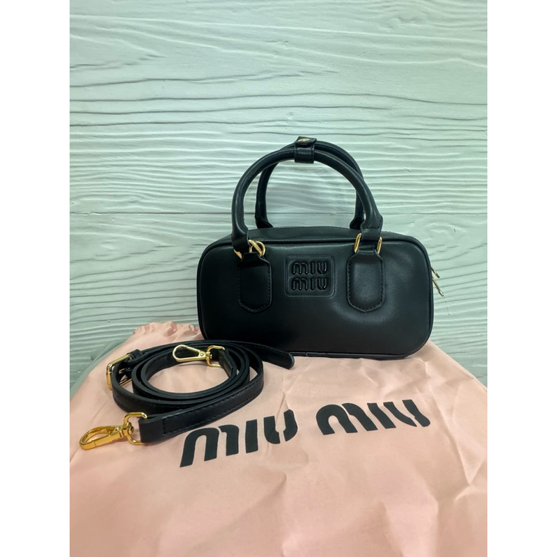 กระเป๋า miu miu ของแท้มือ2สภาพใหม่ ไม่มีรอยขีดข่วน ขนาด8“ (มีสายสะพาย ...