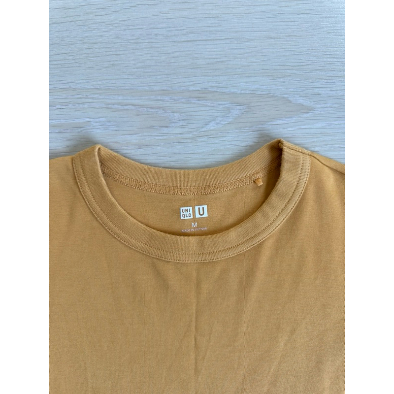 Uniqlo U T Shirt เสื้อยืดคอกลมผู้หญิง สีเหลือง ไซส์ M มีตำหนิ | Shopee Thailand