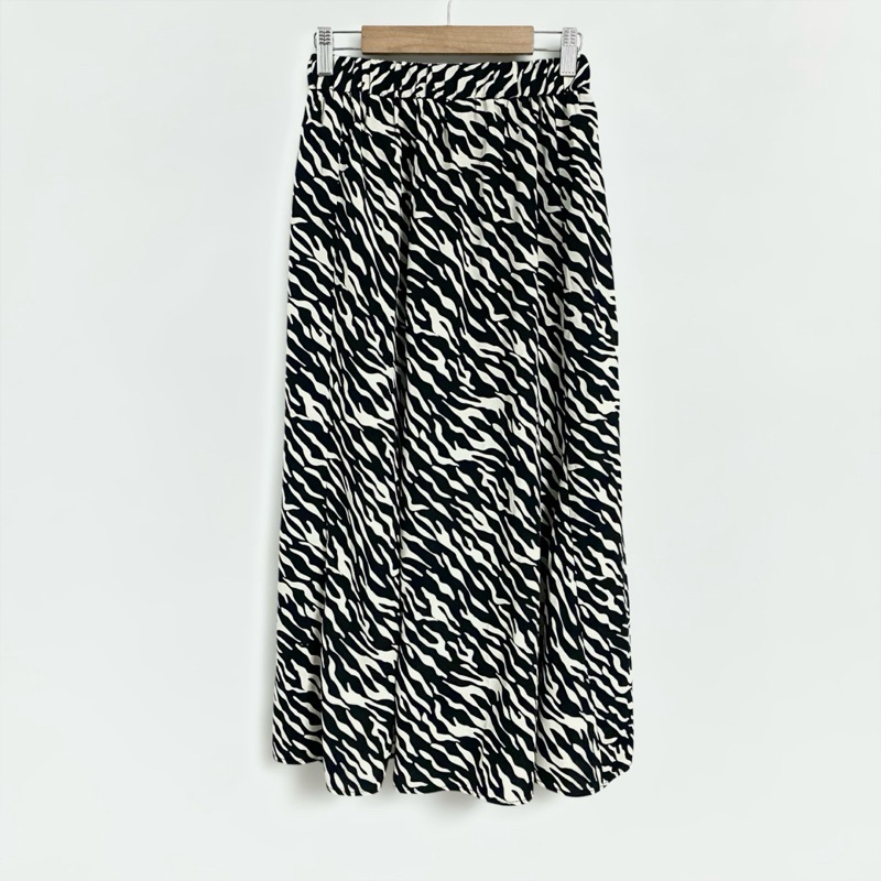 กระโปรงแบรนด์ GU (XS) มือสอง | Shopee Thailand