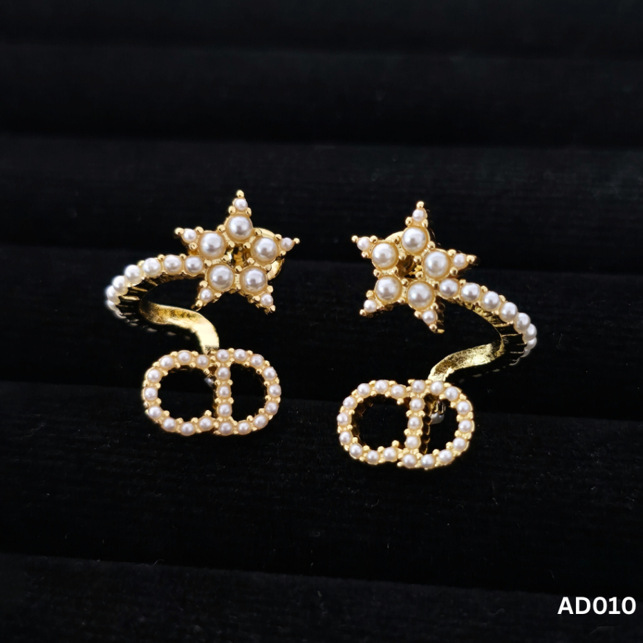 ร้านไทย ต่างหู ตัวอักษร CD งานพรีเมี่ยม ประดับมุก รอบ ก้านเงินแท้S925 เรียบ มีระดับ หรูหรา สีทอง ...