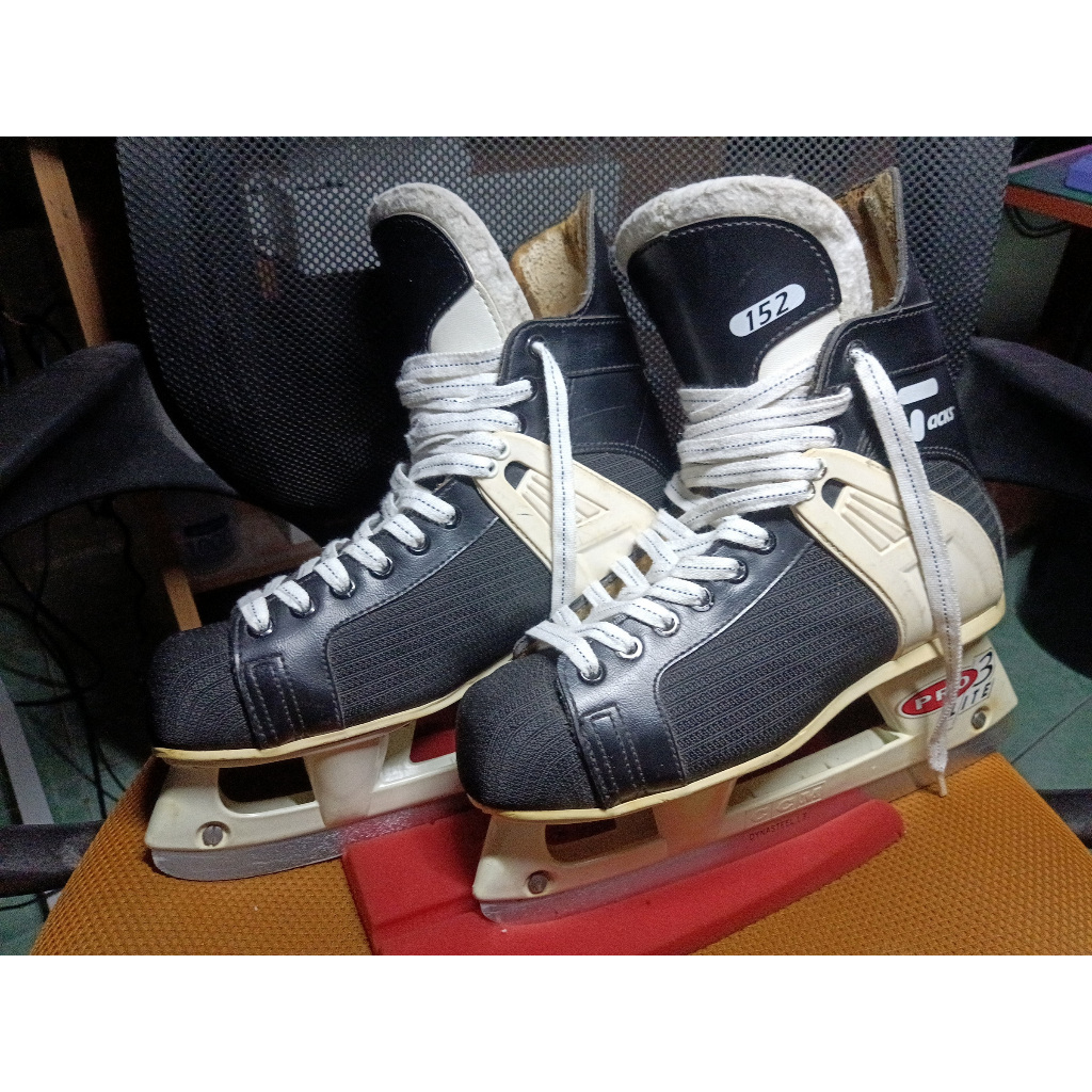 รองเท้าฮ๊อกกี้ ไอซ์สเก็ต CCM 152 Tacks เบอร์ 8 (42/260) มือ2 สภาพดี ...