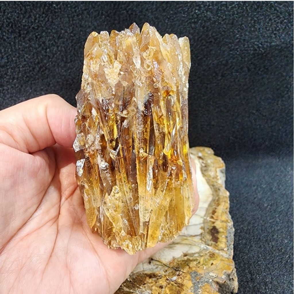 ผลึกแคลไซต์สีอำพัน หินก้อนแคลไซต์(Amber Calcite)สูง 7.9 ซม.กว้าง 3.1 ...