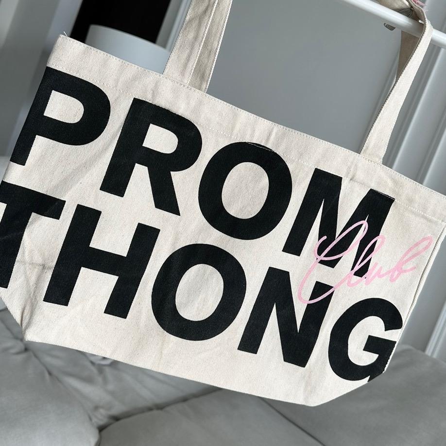 กระเป๋าผ้าสะพายข้าง PROMTHONG CLUB | Shopee Thailand
