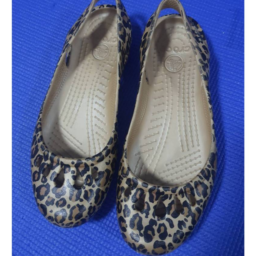 Crocs รองเท้าแตะแบบสวมรัดส้นลายเสือ size:w7/37/23.8 cm สภาพดี น้ำหนัก ...