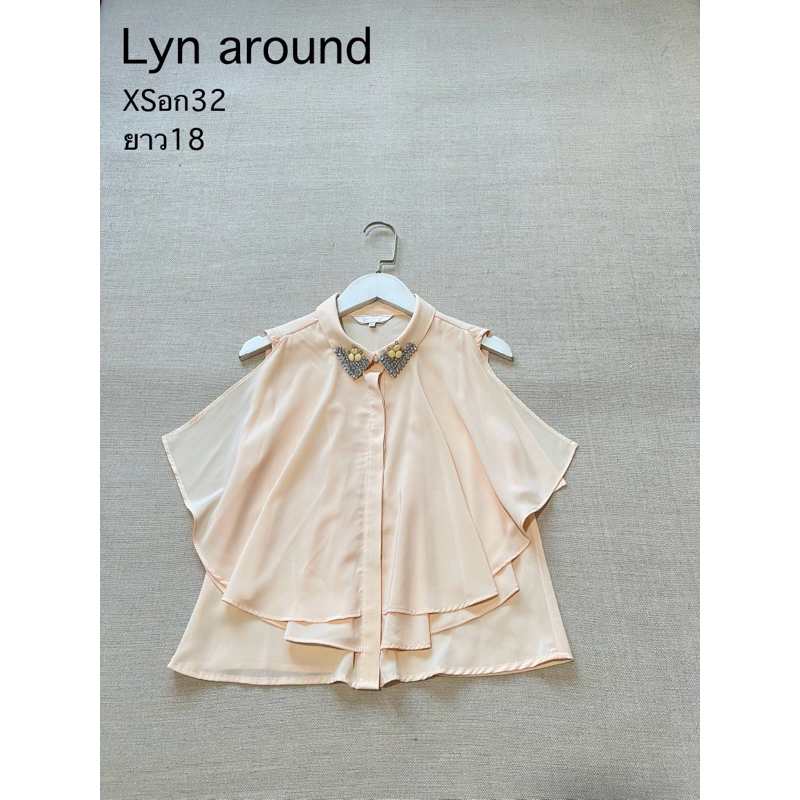 Lyn around เสื้อ ปักเพชรปก สภาพดีค่ะไม่มีตำหนิ | Shopee Thailand