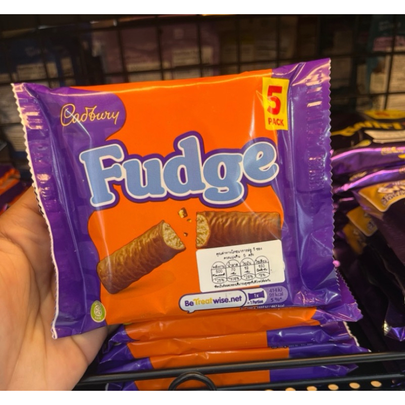 Cadbury milk chocolate fudge 110g. แคดบูรี่ขนมฟัดจ์เคลือบช็อกโกแลตนม ...