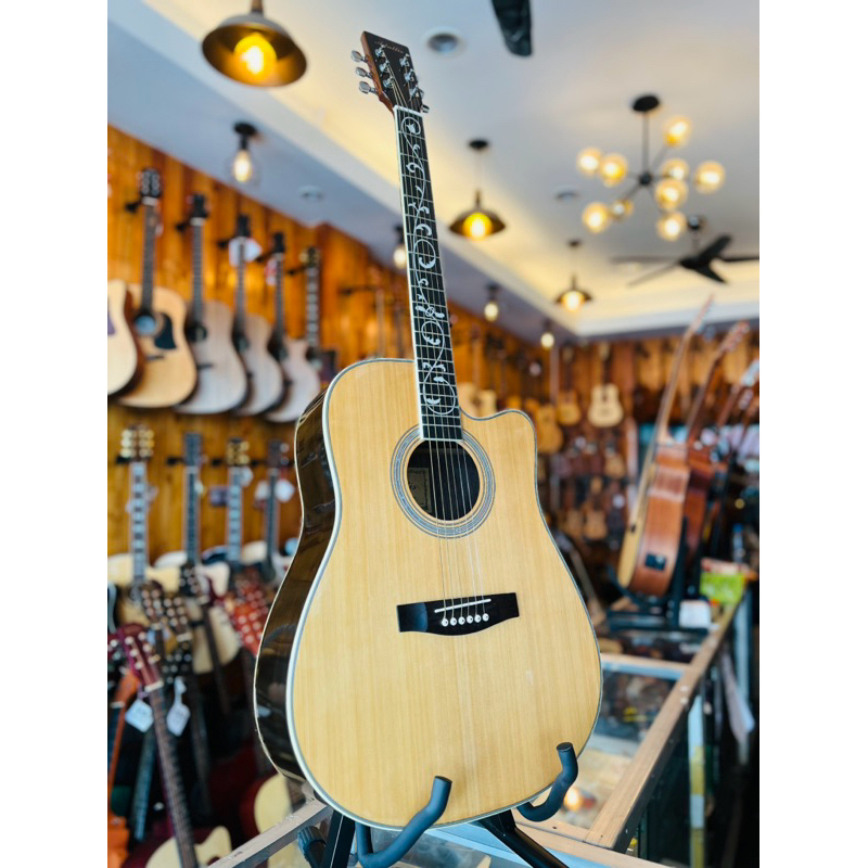 กีต้าร์โปร่งAdaltis special 90” แค่ Inlayก็กินขาด กลิ่นอายแห่งยุค 90” อันคลาสสิคจะลอยกลับมาให้ ...