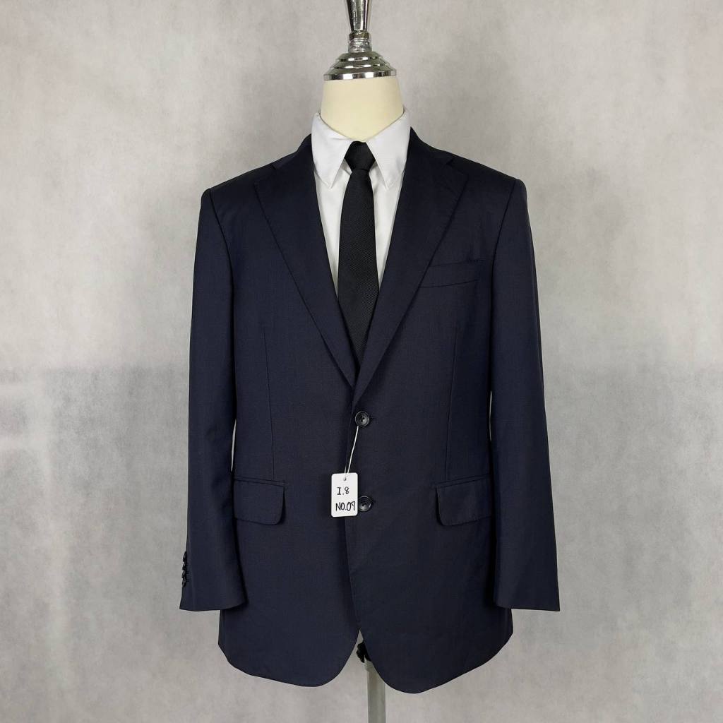 สูทผู้ชาย สีกรมดำลายผ้า CHRISTIAN ORANI รอบอก41 รหัส I | Shopee Thailand