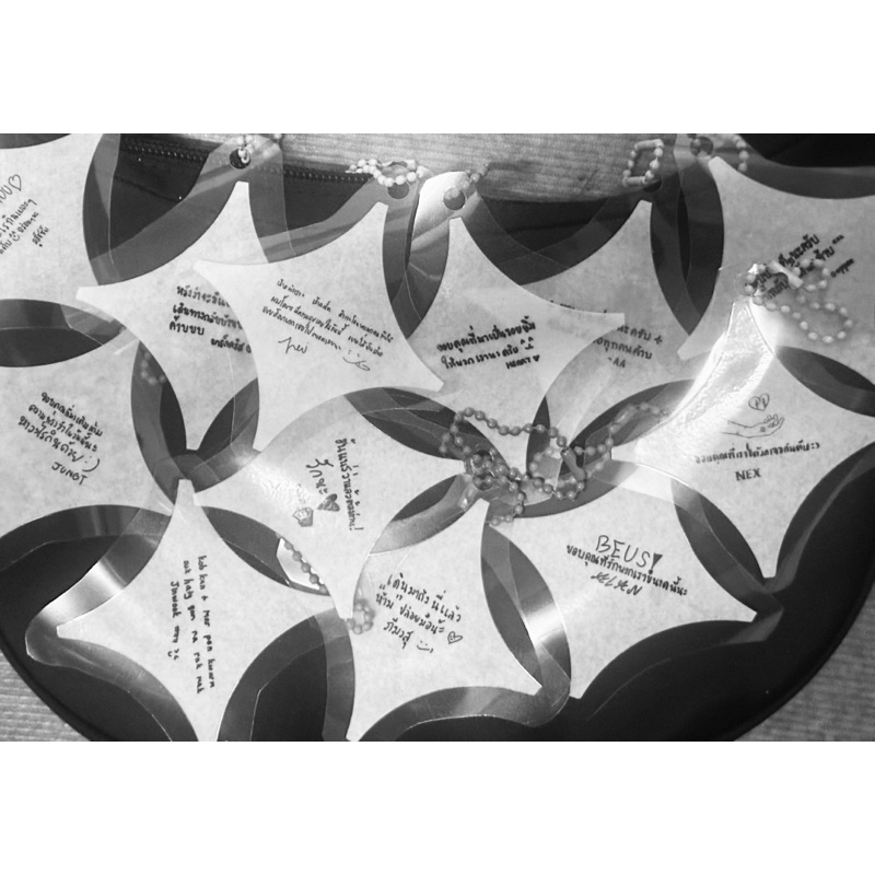 พวงกุญแจเคลือบกระดาษโปรย ข้อความวง BUS because of you i shine | Shopee ...