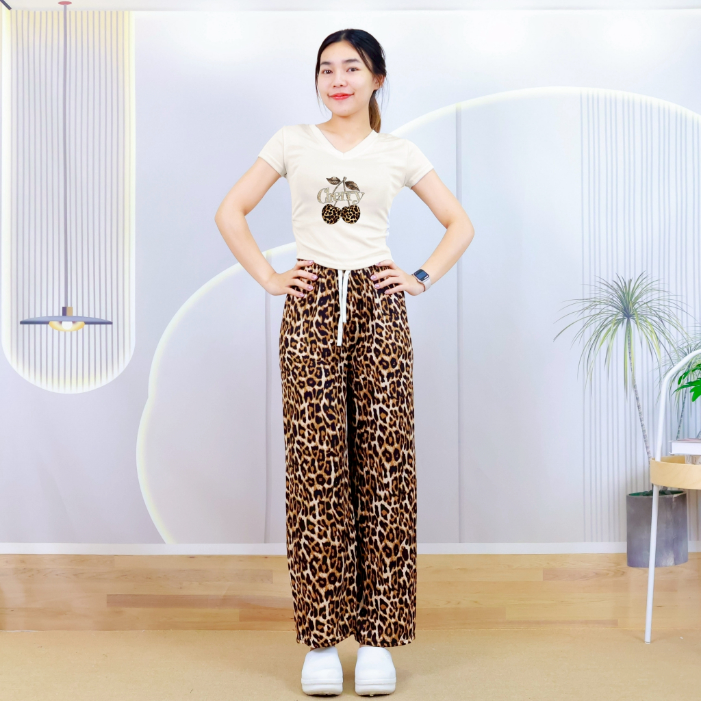 ชุดเซ็ทผู้หญิง เสื้อคอกลม แขนสั้น เอวจั้ม สกรีนลายเชอร์รี่ กางเกงขายาว ...