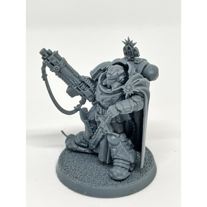 Warhammer 40k Captain in Gravis Armour with Master-crafted Heavy Bolt ...
