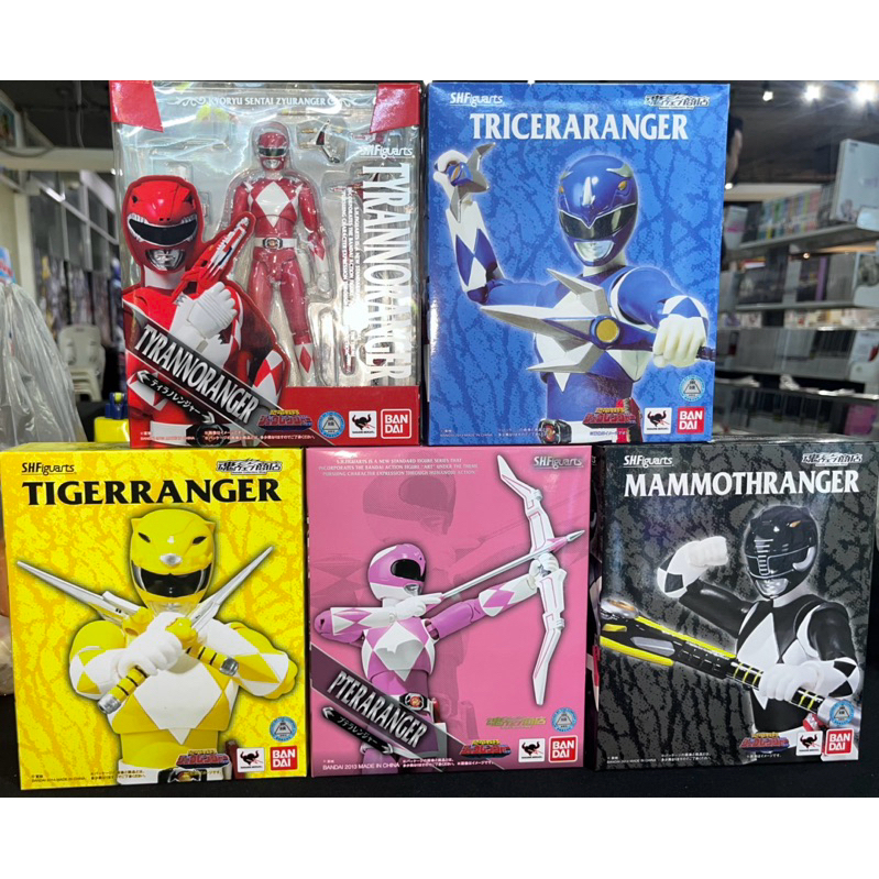 S.H.Figuarts Kyoryu Sentai Zyuranger set / TyrannoRanger, Triceraranger ...