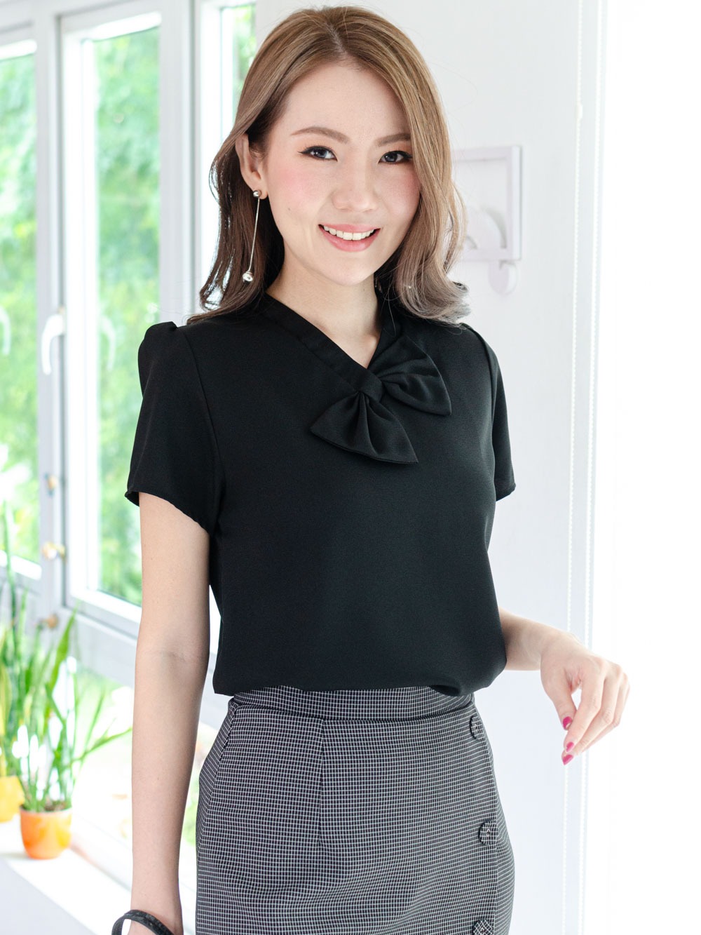 Narinari : NT2227 Bow Collar Blouse เสื้อทำงานแต่งโบว์หน้า | Shopee Thailand