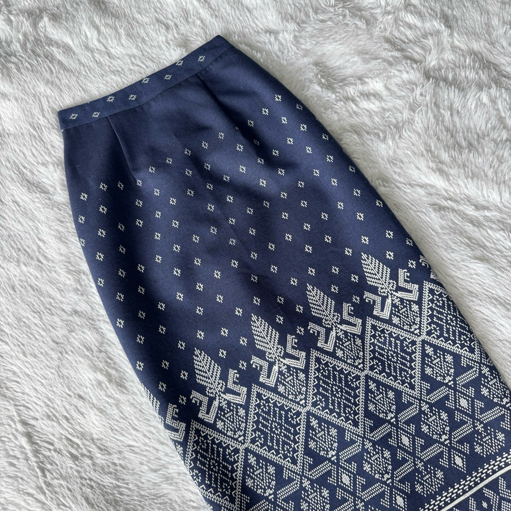 (พรีออร์เดอร์ 2-3 วัน)กระโปรงทรงผ้าถุงลายไทย อัดกาวทั้งตัว by Raphee | Shopee Thailand