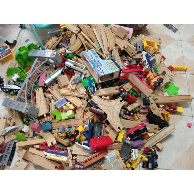 รางรถไฟงานไม้ Brio Ikea Thomas อื่นๆ รถไม้มือสอง | Shopee Thailand