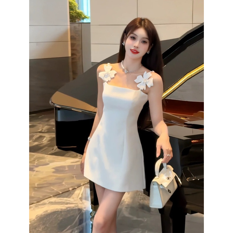 [ELSA] Y073 ชุดเดรสกระโปรงสายเดี่ยวแต่งดอกไม้ซิปซ่อนด้านหลังเรียบหรูดู ...